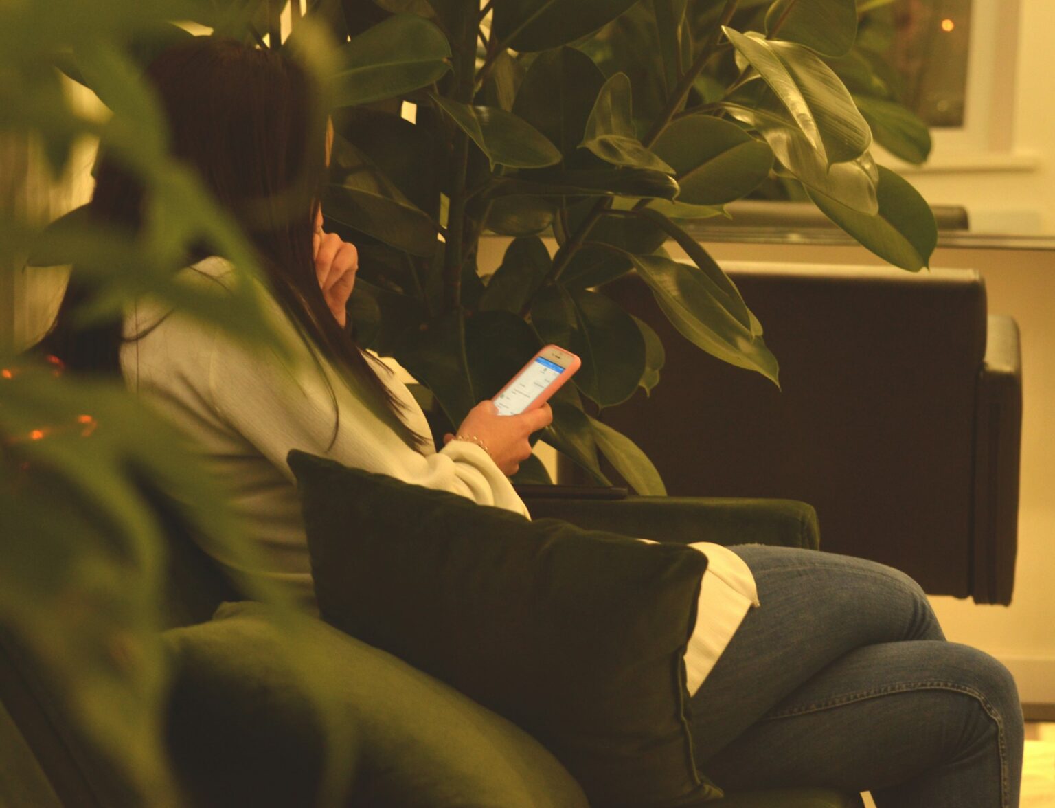 Android Celebrity Endorsements: Do iPhone-Using Influencers Really Help