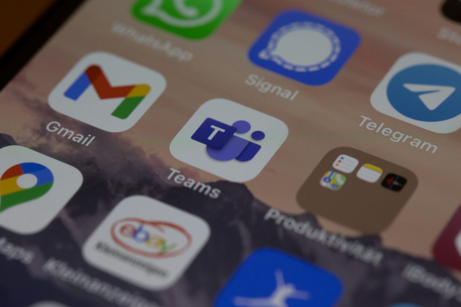 Signal Leads as AI Reshapes Messaging App Privacy - TechTrendsKE